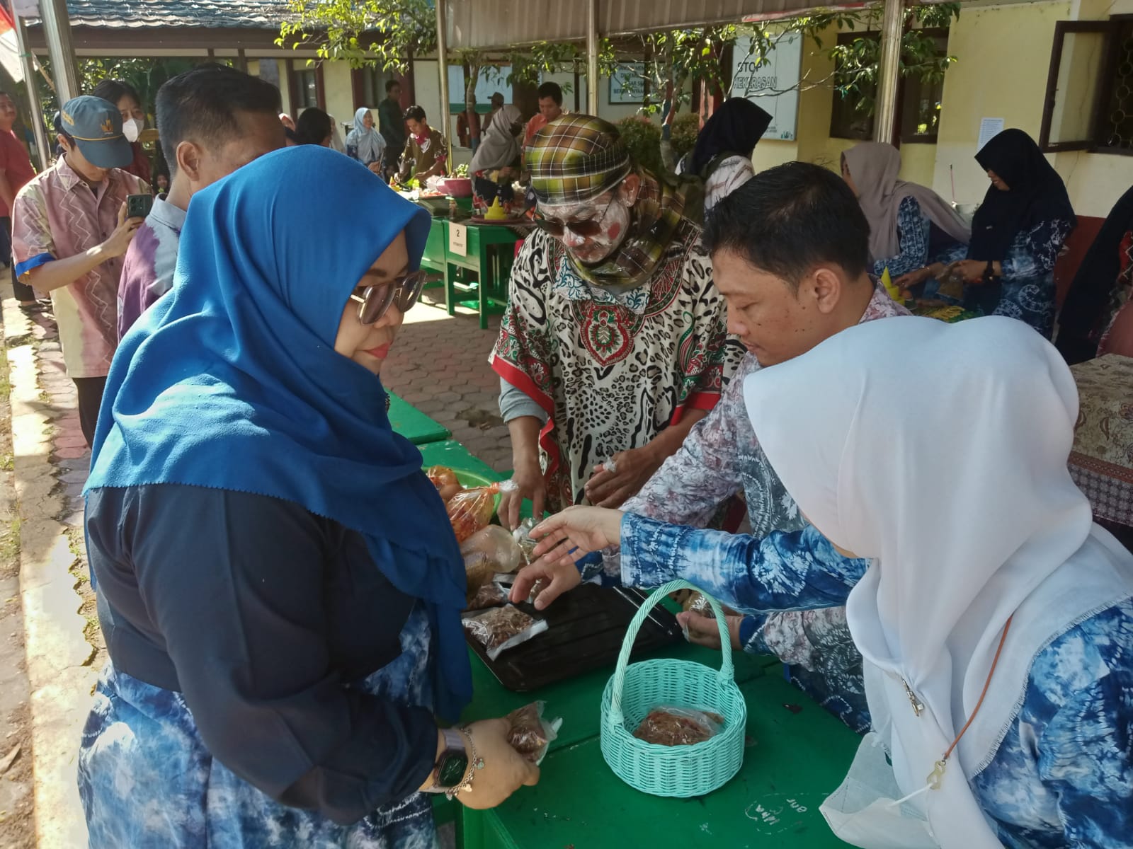 SMKN 5 Banjarmasin Gelar Lomba Kreasi Menghiasi NasiTumpeng dalam Rangka Perayaan HUT RI ke-78 ...