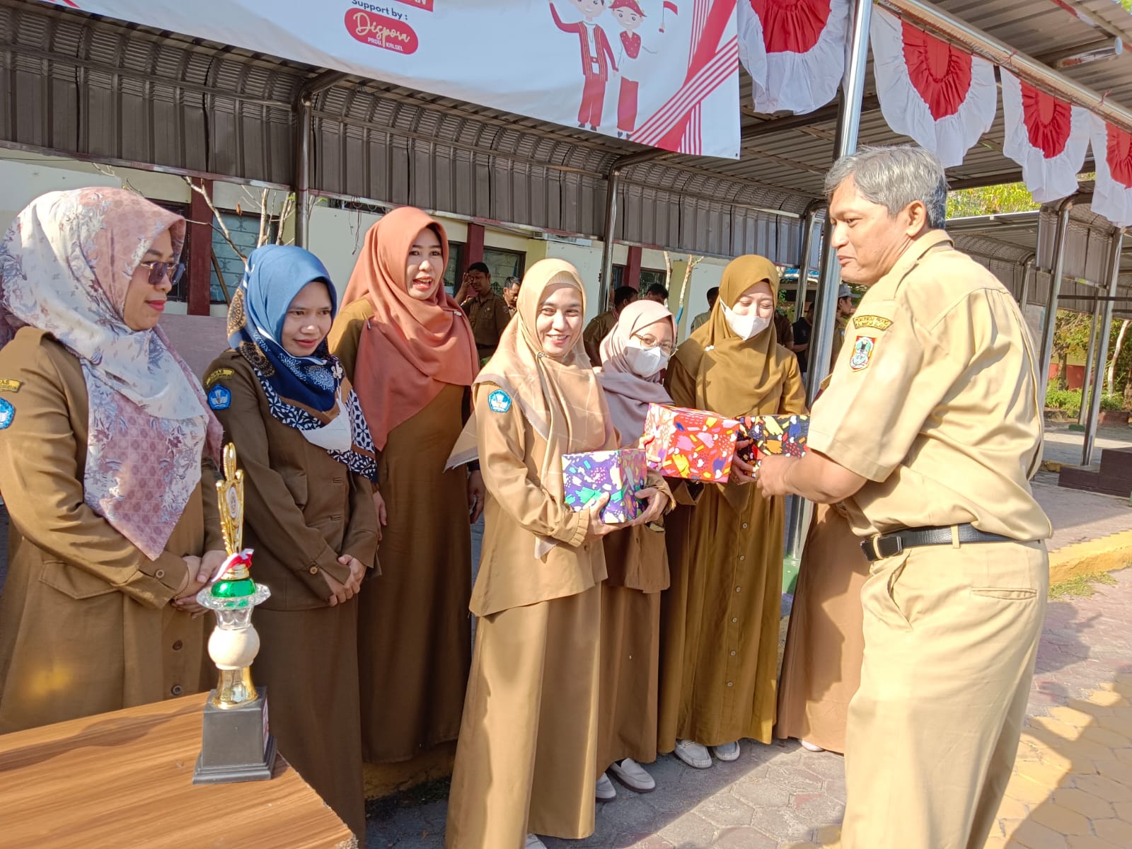 SMKN 5 Banjarmasin Gelar Lomba Kreasi Menghiasi NasiTumpeng dalam Rangka Perayaan HUT RI ke-78 ...