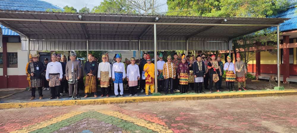 Pakaian Adat Nusantara, Semarakkan Upacara Hardiknas SMKN 5 Banjarmasin 2024 | SMKN 5 Banjarmasin
