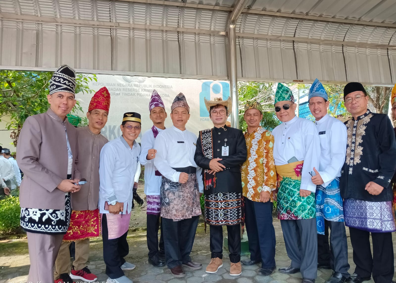 Pakaian Adat Nusantara, Semarakkan Upacara Hardiknas SMKN 5 Banjarmasin 2024 | SMKN 5 Banjarmasin