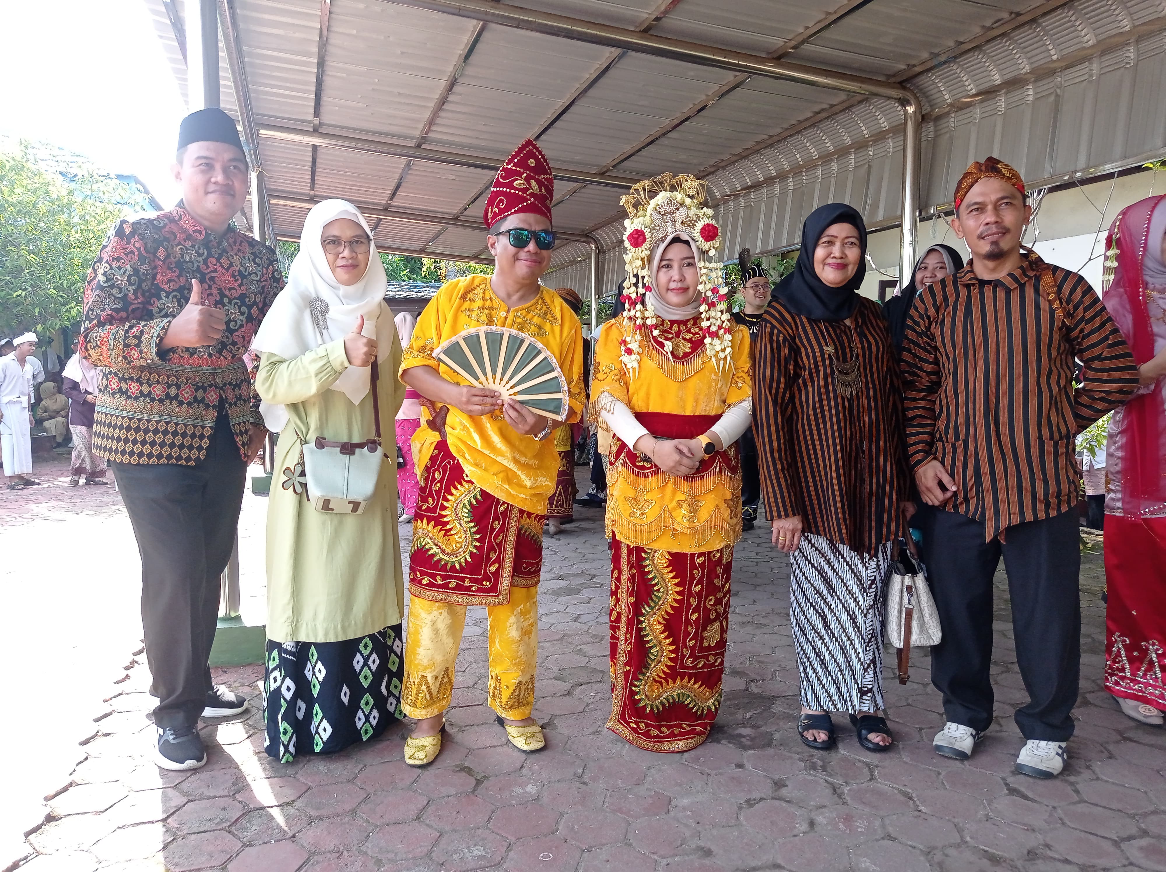 Pakaian Adat Nusantara, Semarakkan Upacara Hardiknas SMKN 5 Banjarmasin 2024 | SMKN 5 Banjarmasin